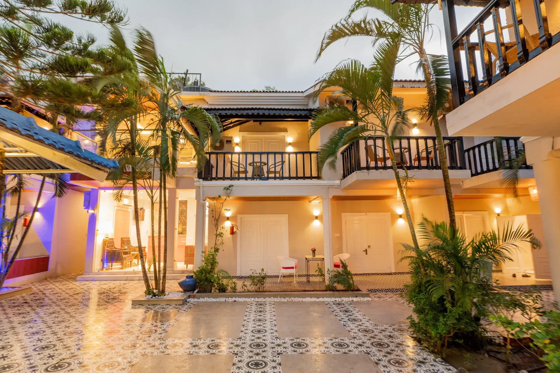 Emperor Ozran - Superior With Pool and Bar in Vagator, Goa